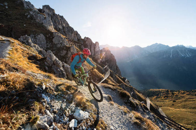 10 Tips for Dominating Technical MTB Descents - Bike Trekker